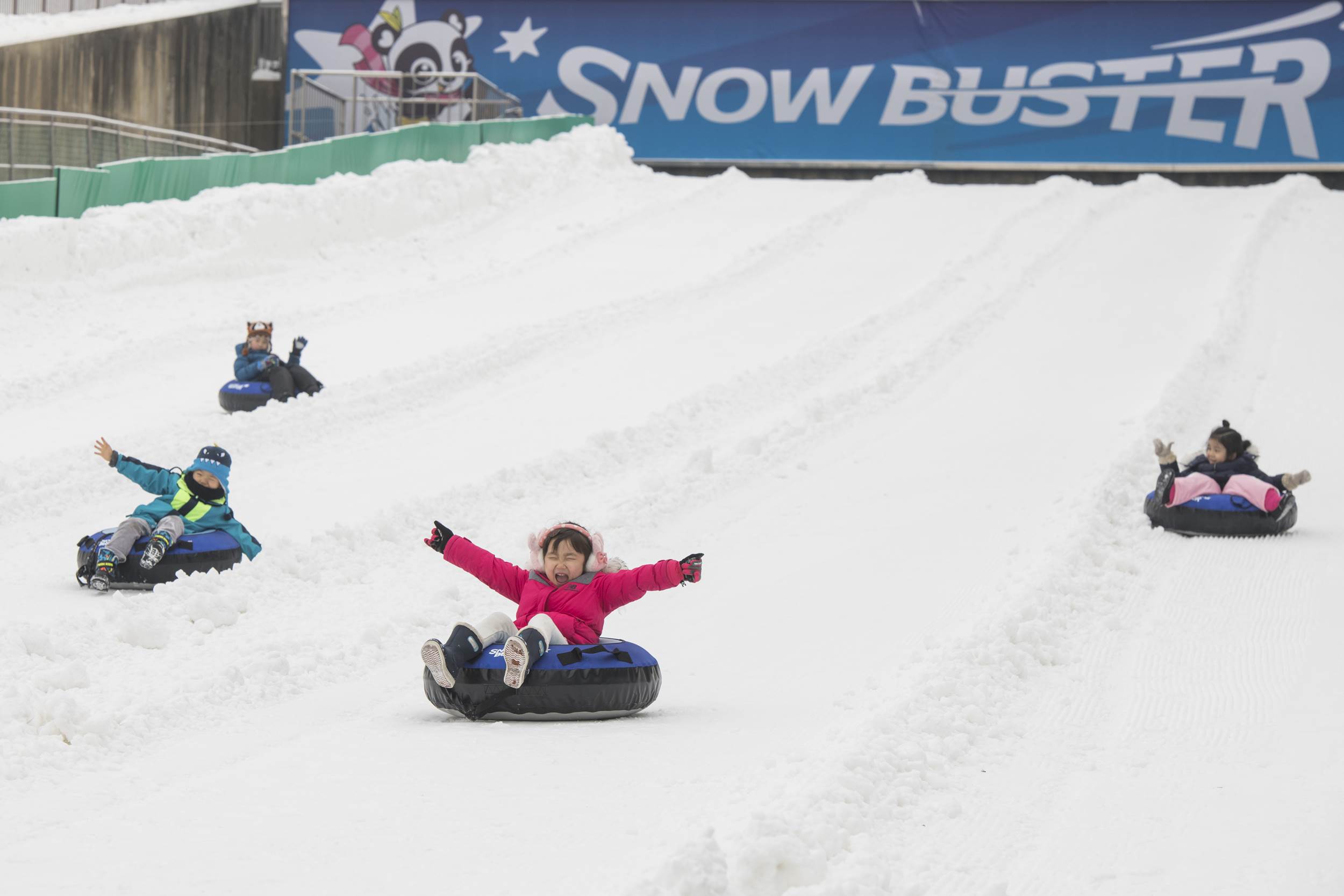 Everland’s Snow Buster slides in bringing winter fun - Samsung C&T Newsroom