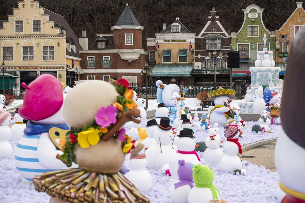 A world of 2023 snowmen at Everland - Samsung C&T Newsroom